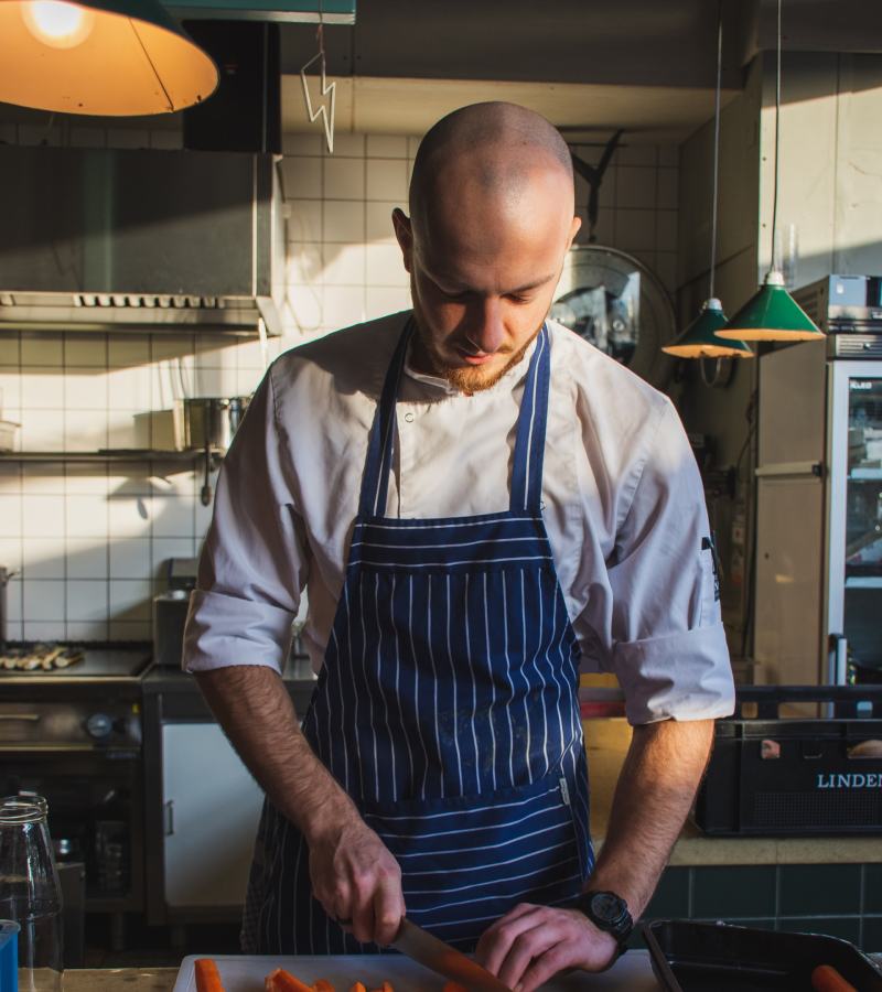 Our Most Experience and Expert cook the Food for You – Gavi